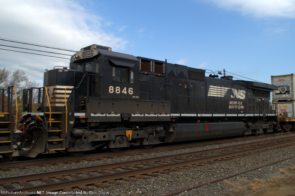 NS C40-9 8846 trails on I3M
